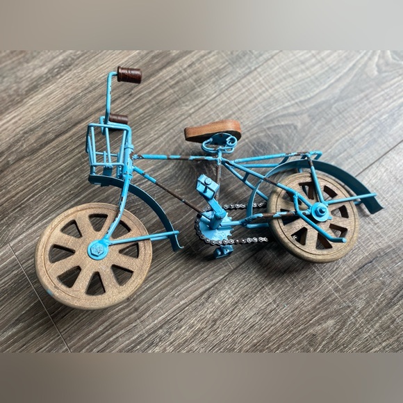 Accents | Vintage Blue Metal Bicycle Home Decor From Pet And Smoke Free ...